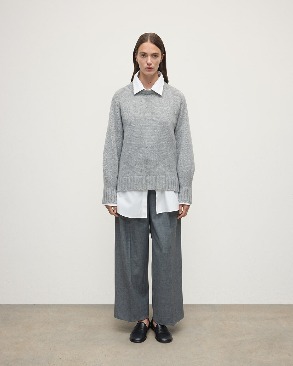 Women's Light Grey Crewneck Luxe Cashmere Jumper | Johnstons of Elgin