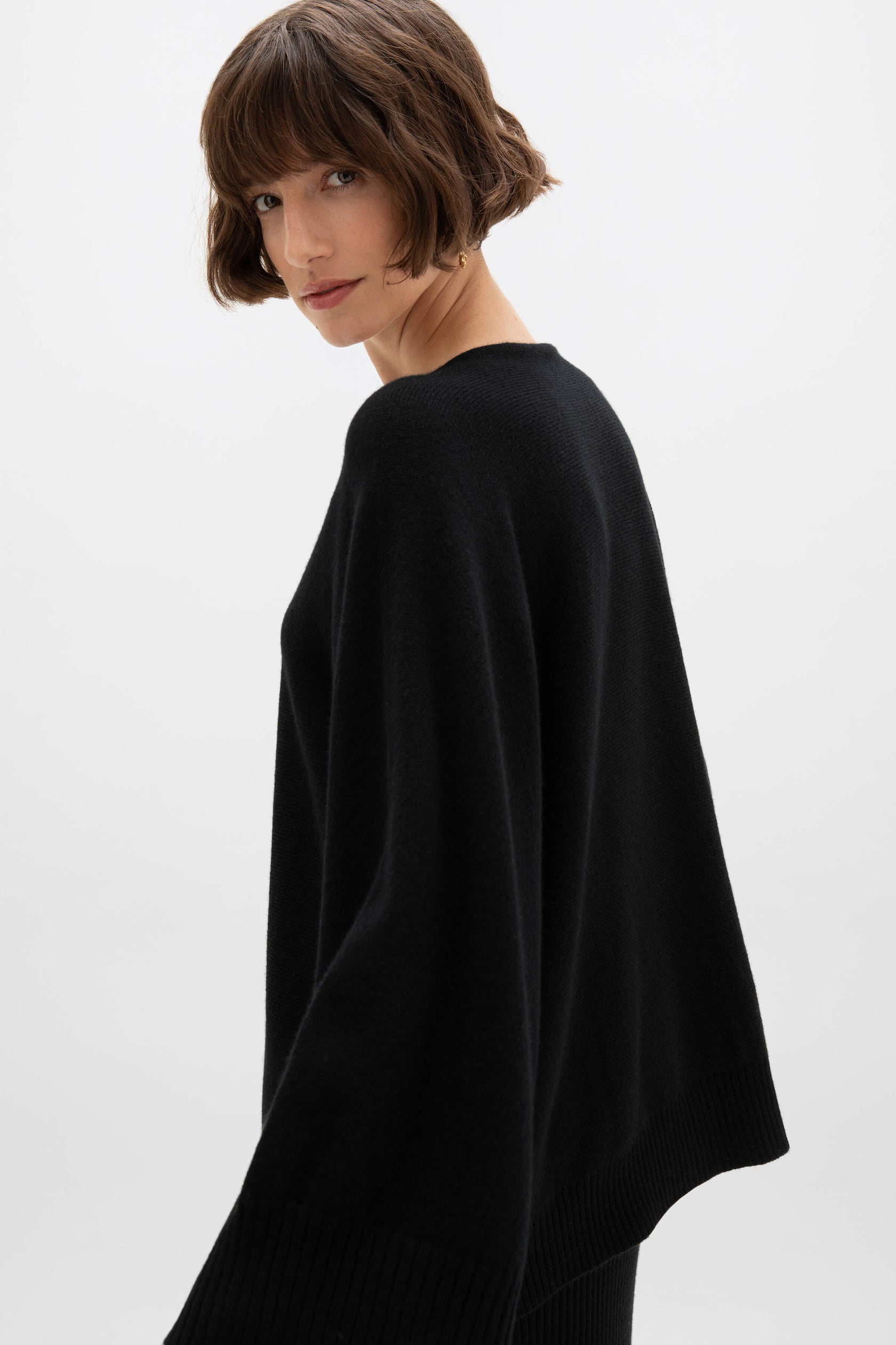 Cape Style Women's Black Cashmere Sweater – Johnstons of Elgin