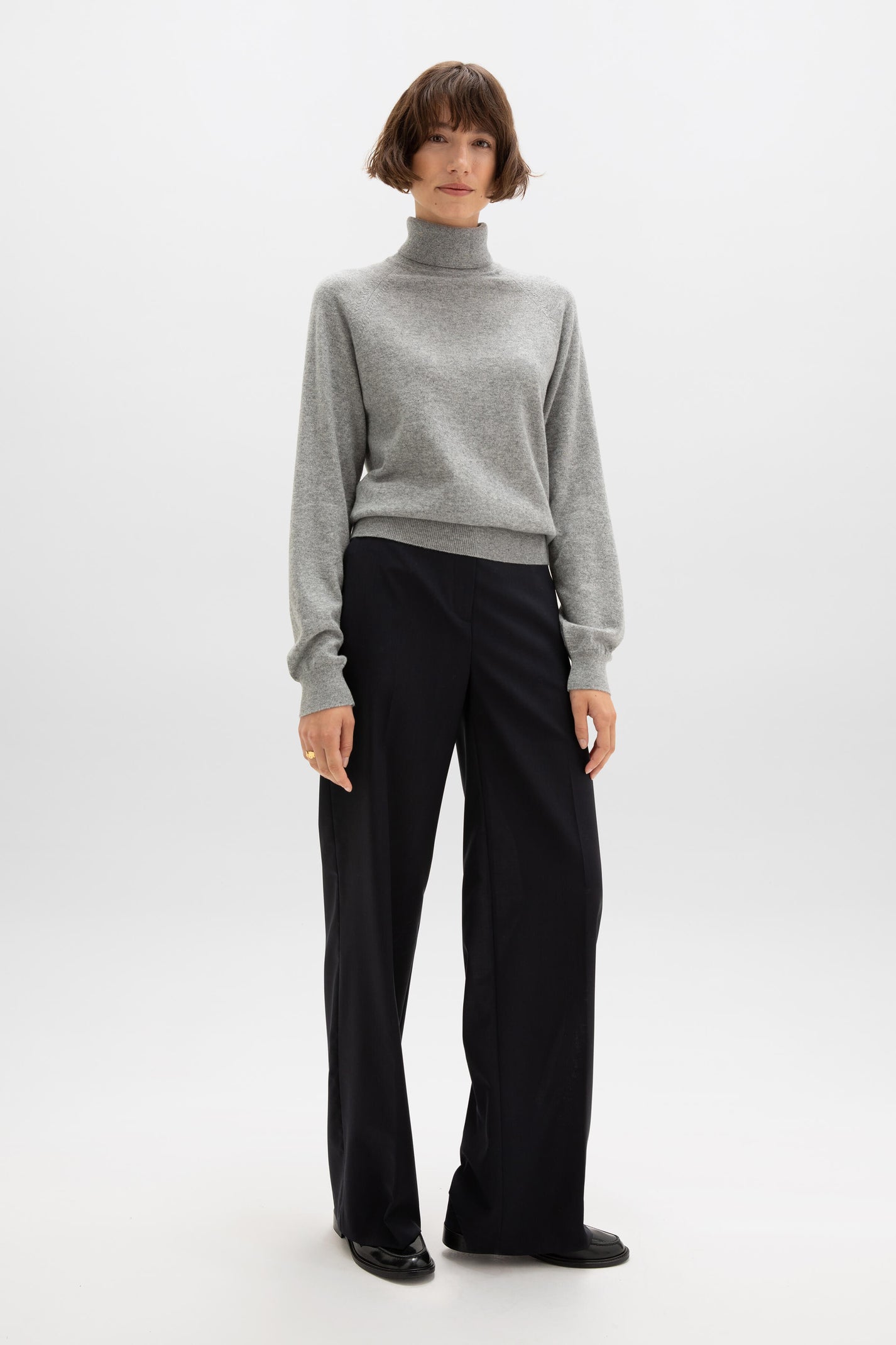 Women's Light Grey Cashmere Roll Neck – Johnstons of Elgin