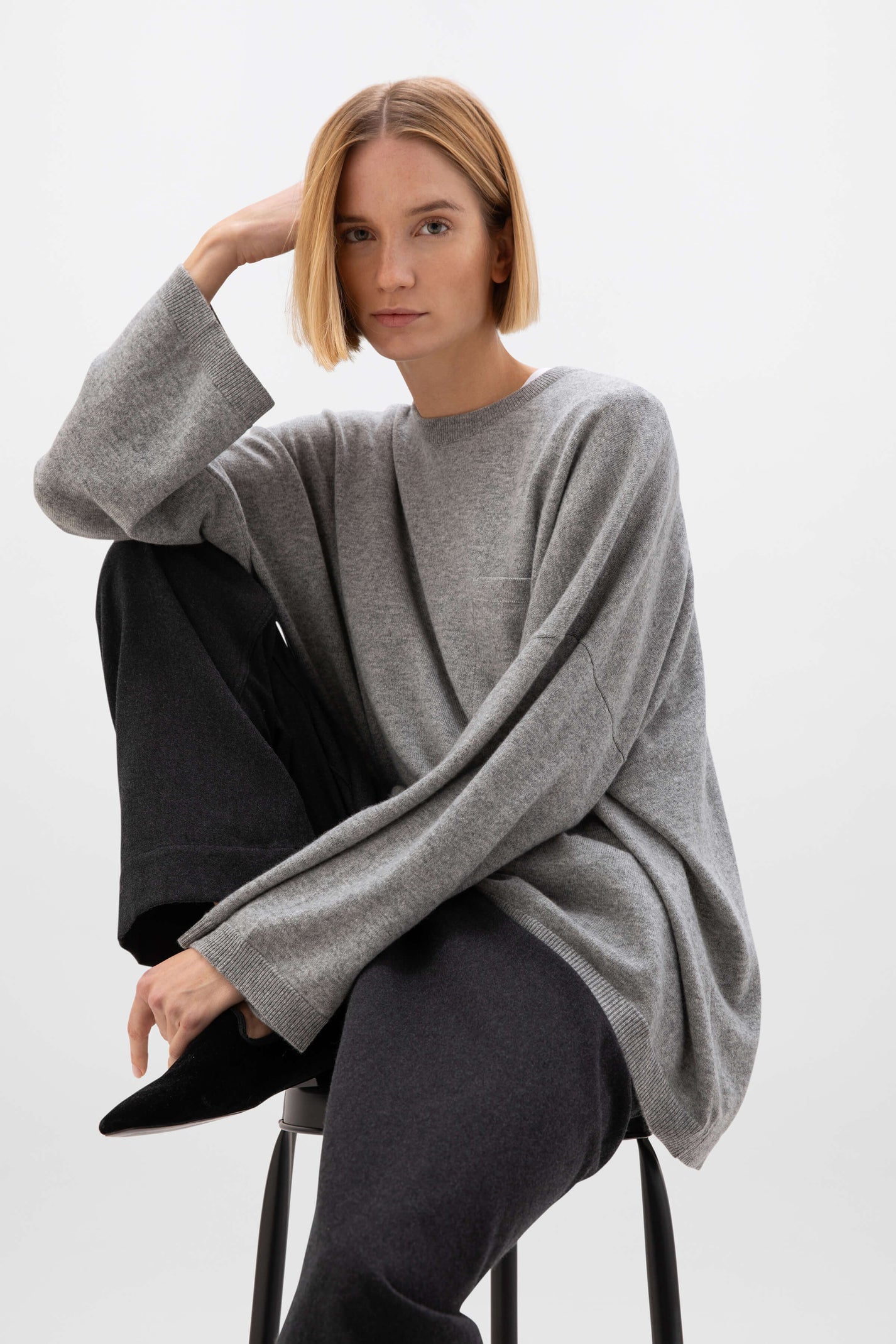 Slouchy Light Grey Women's Cashmere Sweater – Johnstons of Elgin