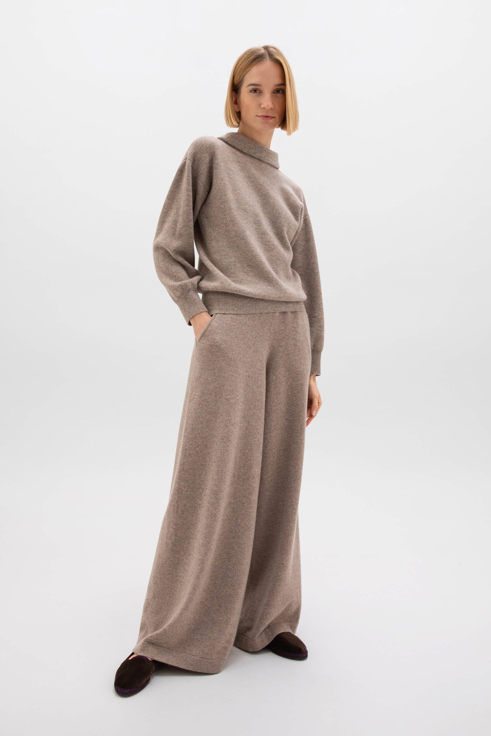 Ash Oversized Women's Cashmere Trousers – Johnstons of Elgin