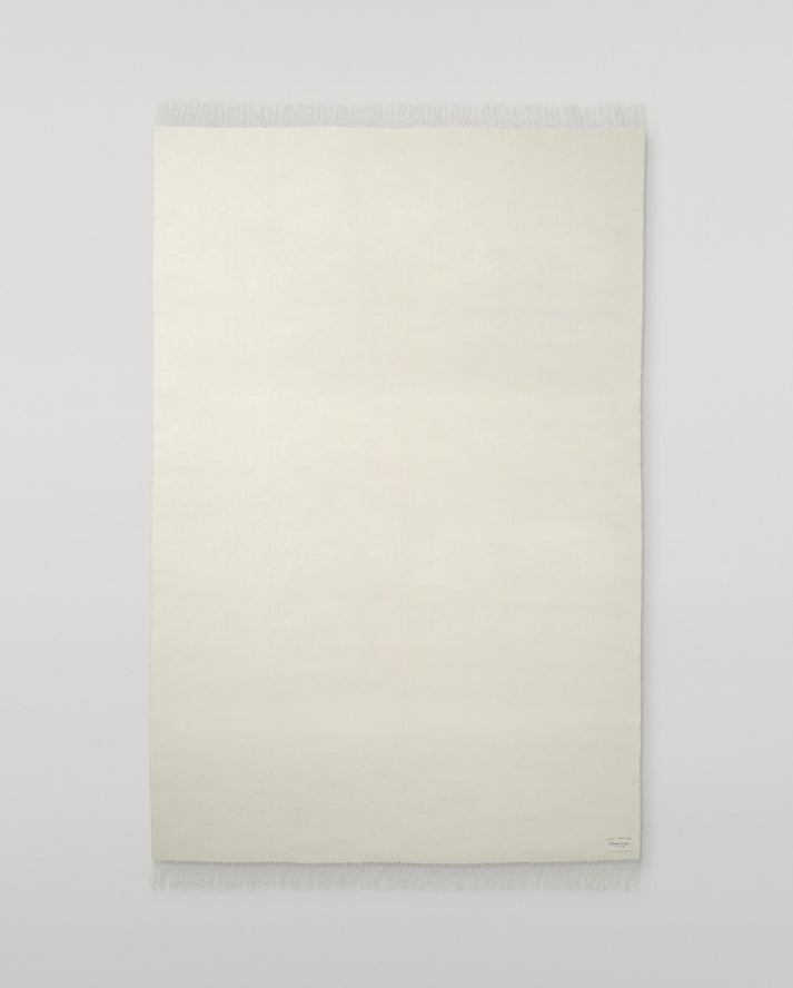 Plain White Cashmere Throw | Cashmere Blankets | Johnstons of Elgin