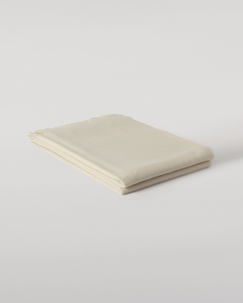 Plain White Cashmere Throw | Cashmere Blankets | Johnstons of Elgin