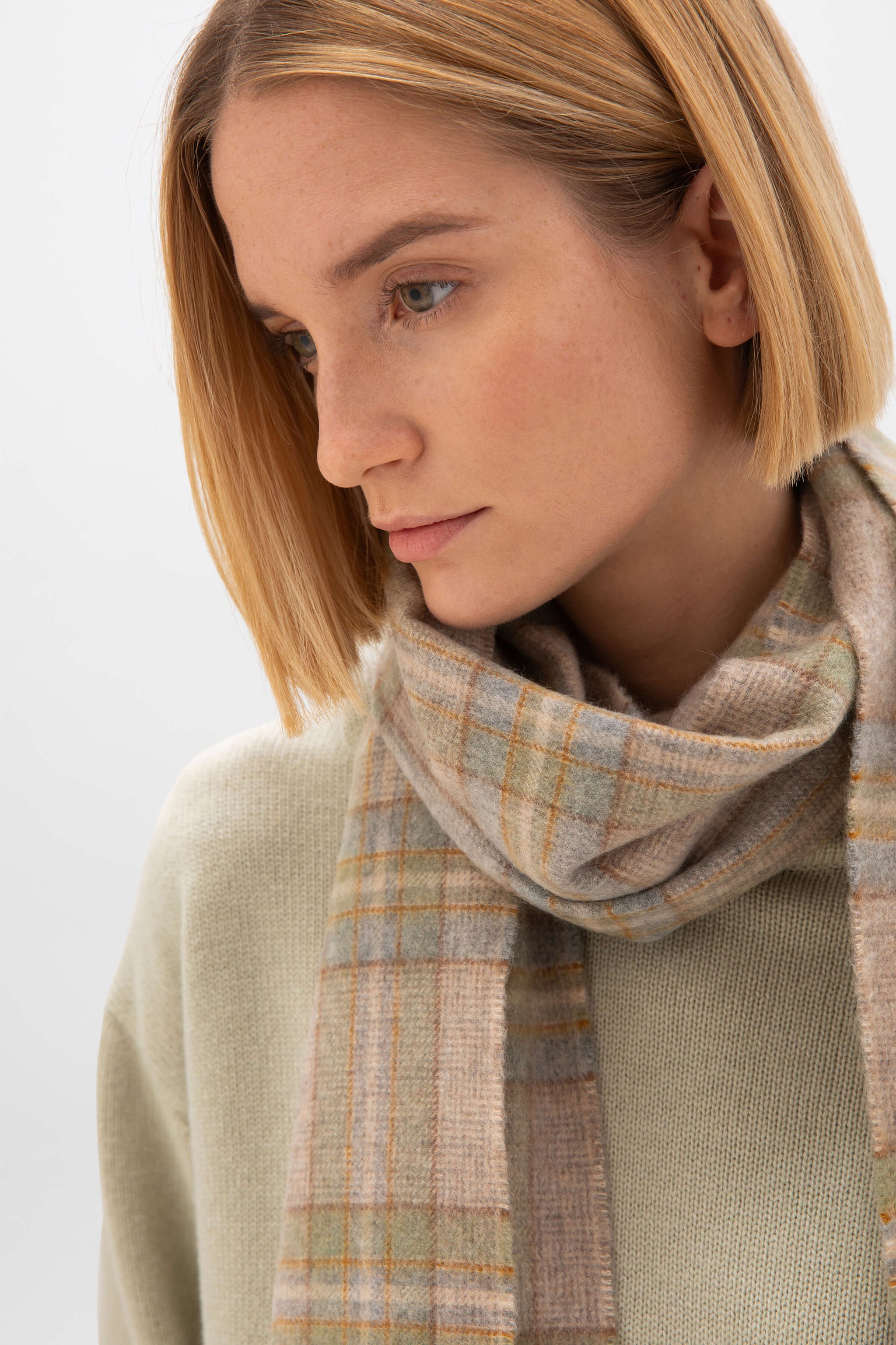 Fern Green Wide Cashmere Tweed Scarf | Cashmere Accessories | Johnstons ...
