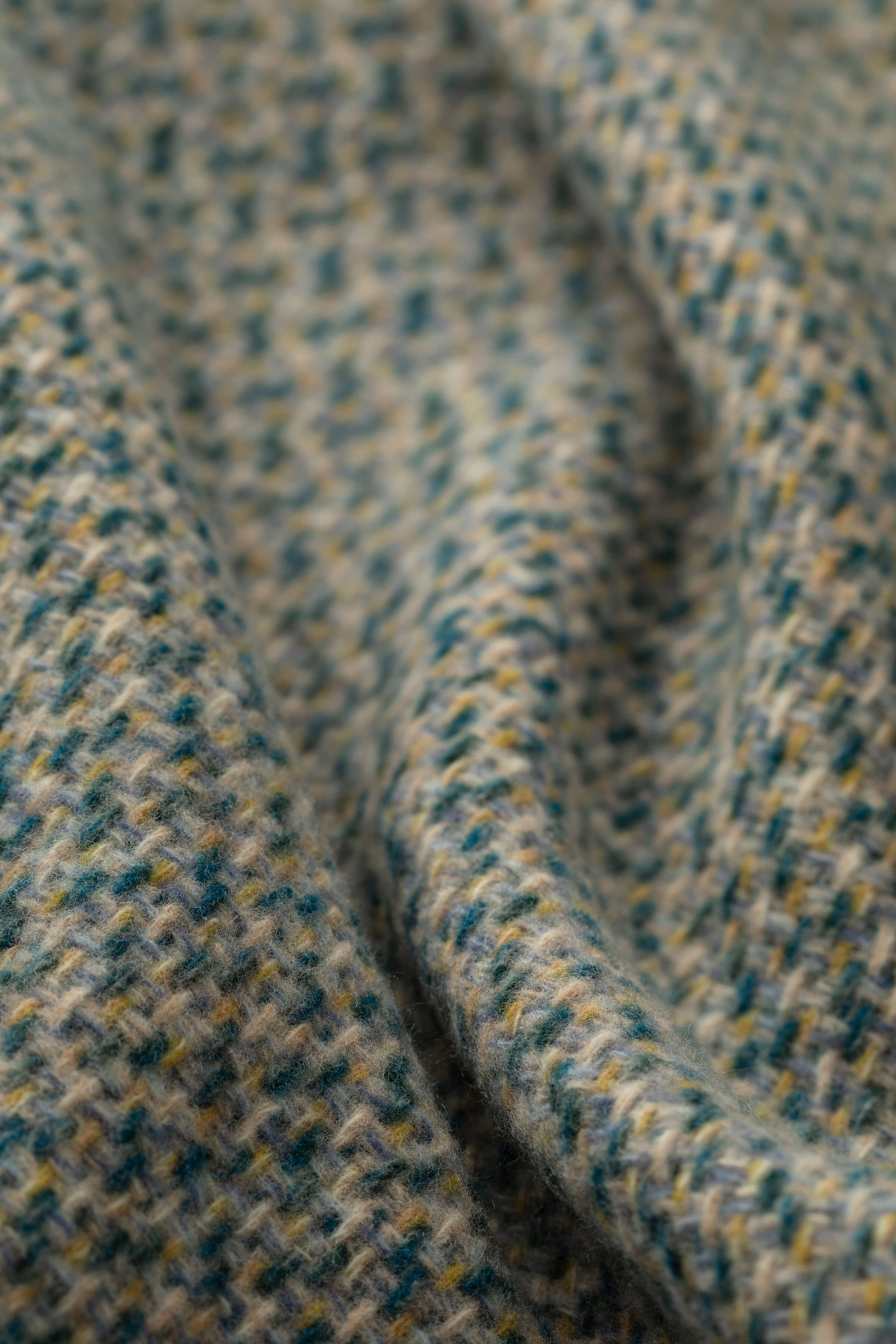 Cool Neutral Tweed Texture Throw – Johnstons of Elgin