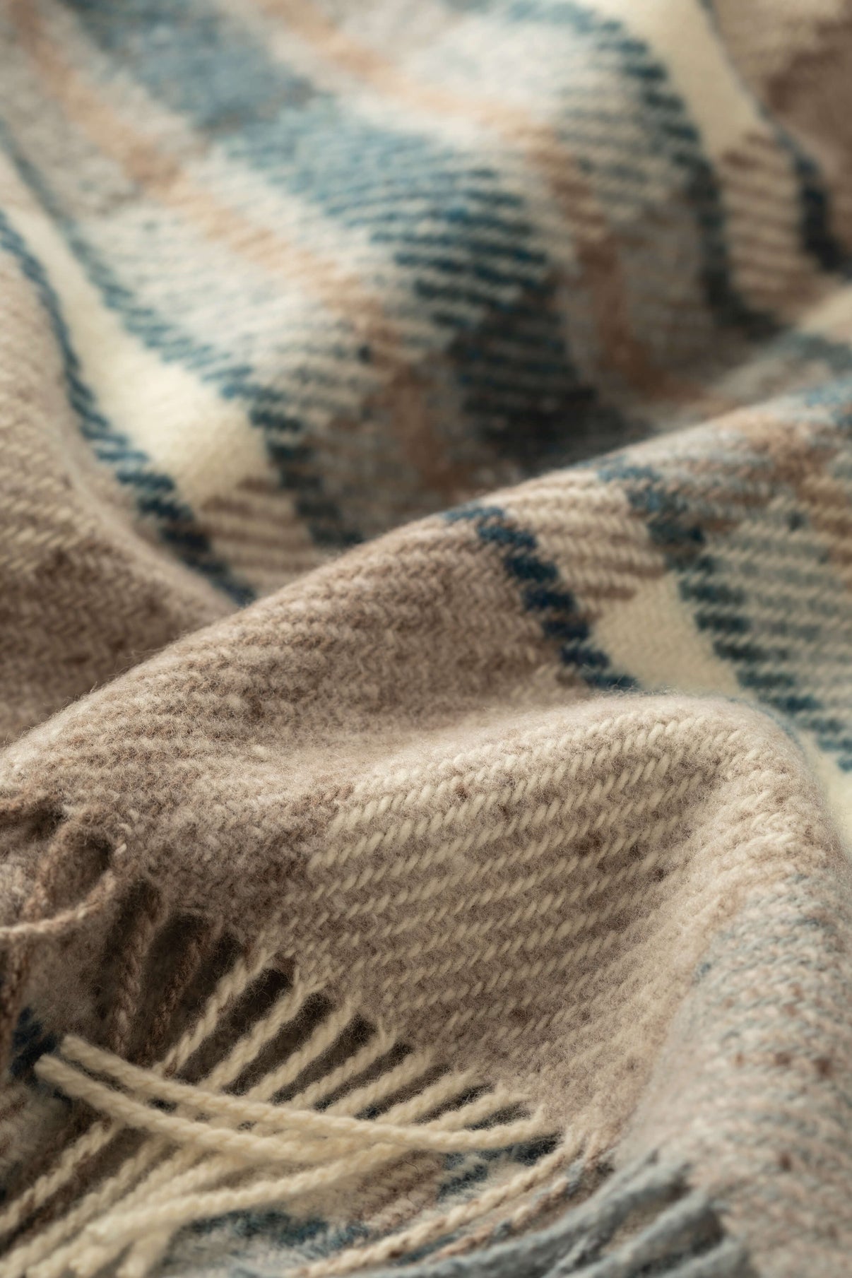 Donegal Teal Check Bed Throw – Johnstons of Elgin