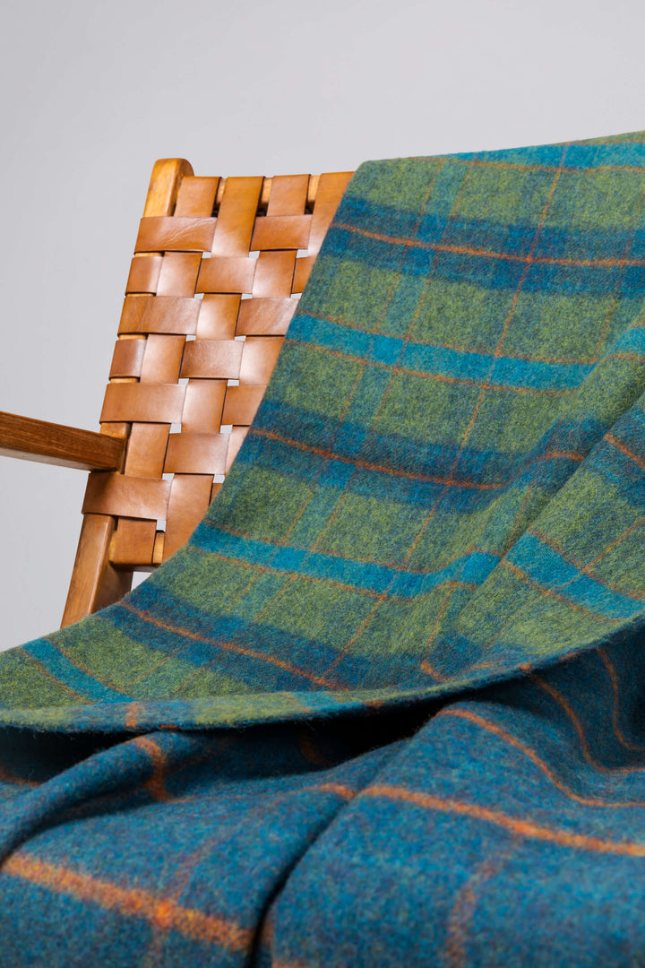 Lambswool Blankets & Throws – Johnstons of Elgin
